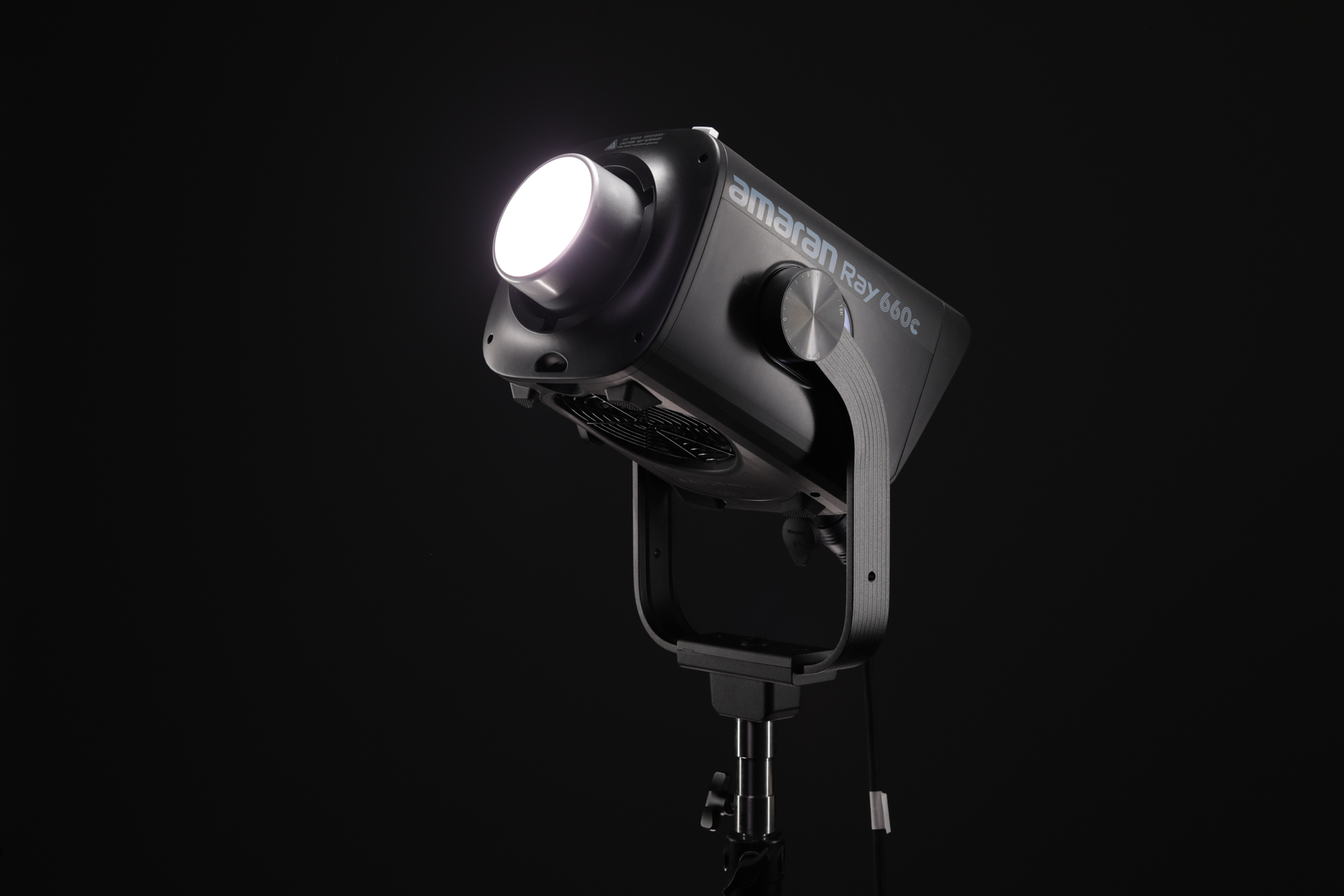 Amaran Ray 660c Bi-Color COB LED Monolight — Glazer's Camera